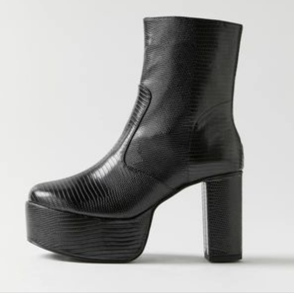 Urban Outfitters Mel Platform Boots - Gem